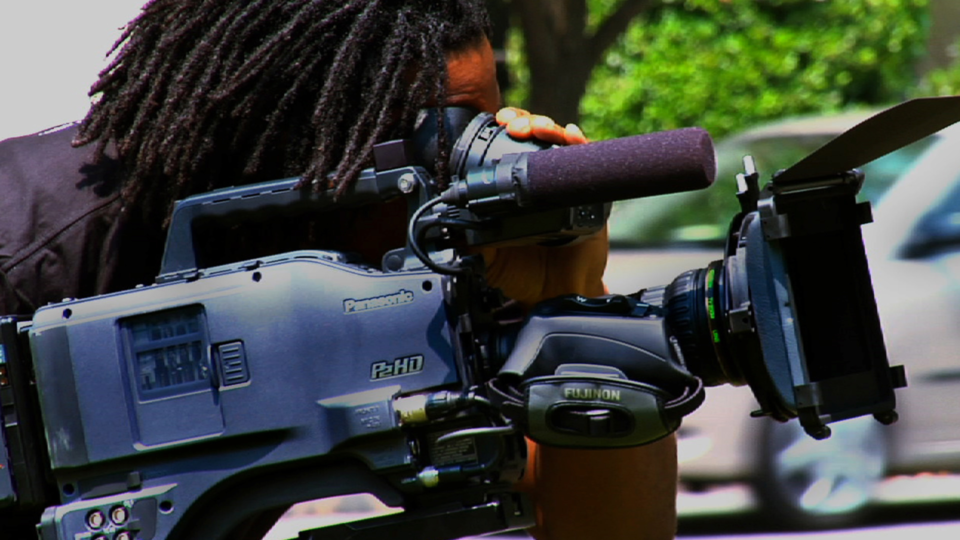 When Should You use a Traditional Video Camera Instead of a DSLR ...