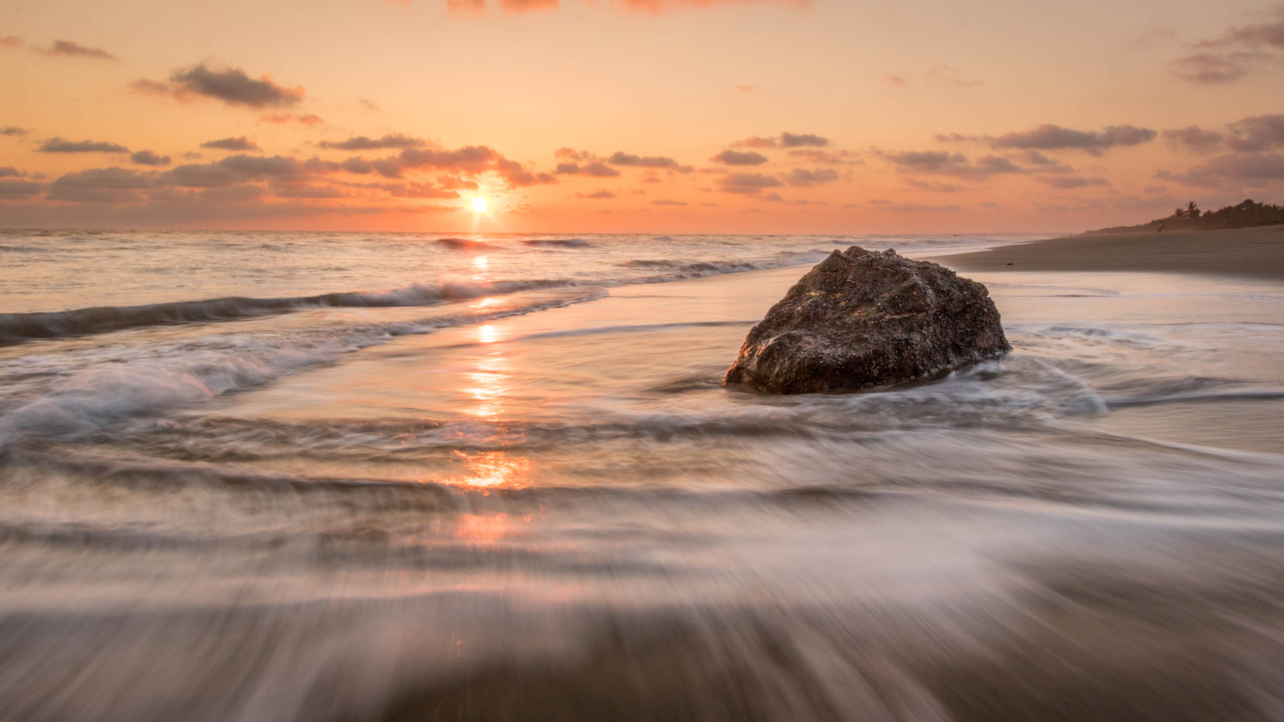 Three bags to bring to the beach with your photography gear - Photofocus
