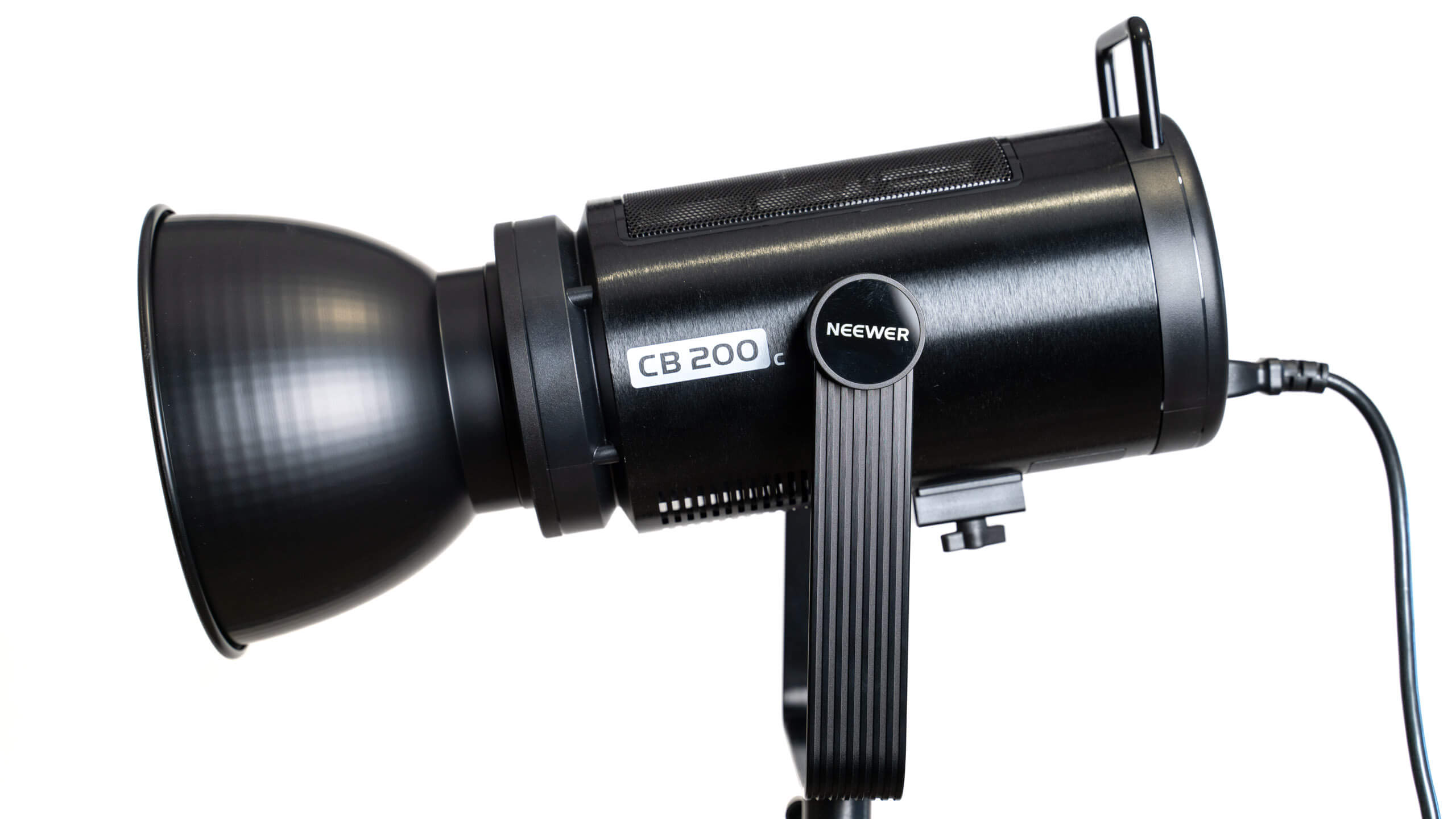 Neewer CB200C COB Light: Set your lighting free